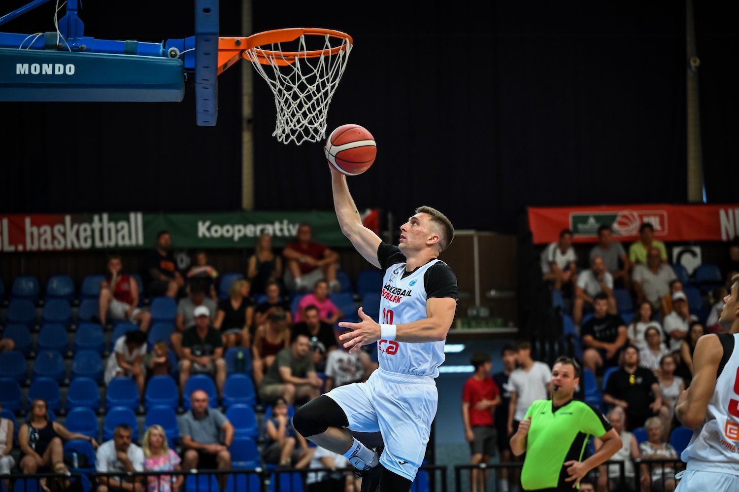 SVEJCAR POPRVÉ PROTI SLUNETĚ | ERA Basketball Nymburk