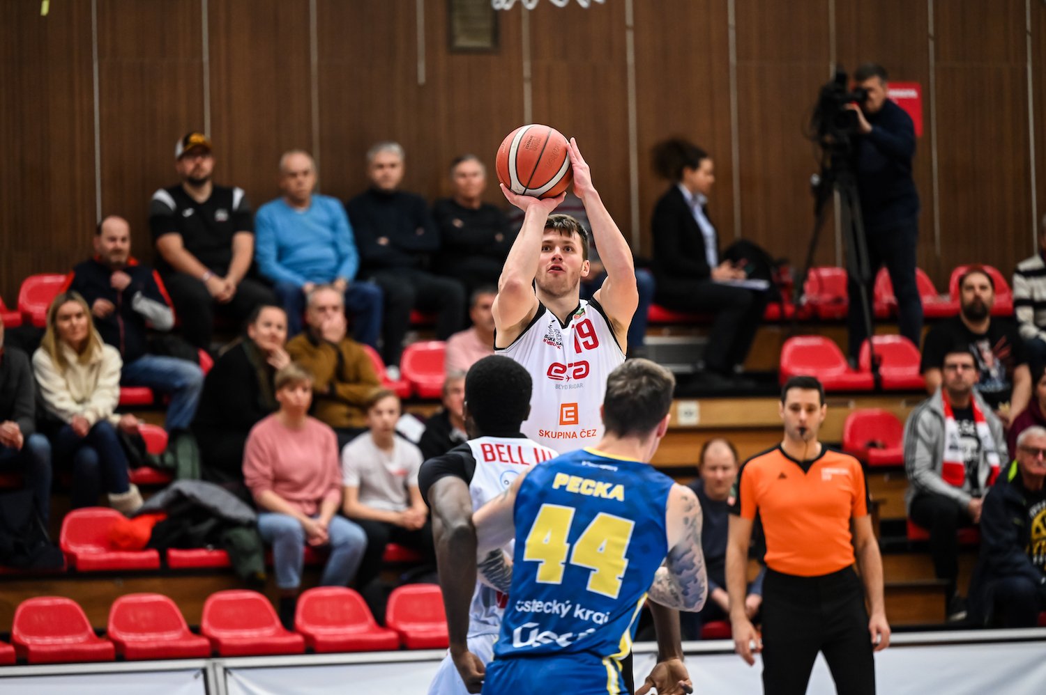SEHNAL ŘÍDIL VÝHRU NAD ÚSTÍM | ERA Basketball Nymburk