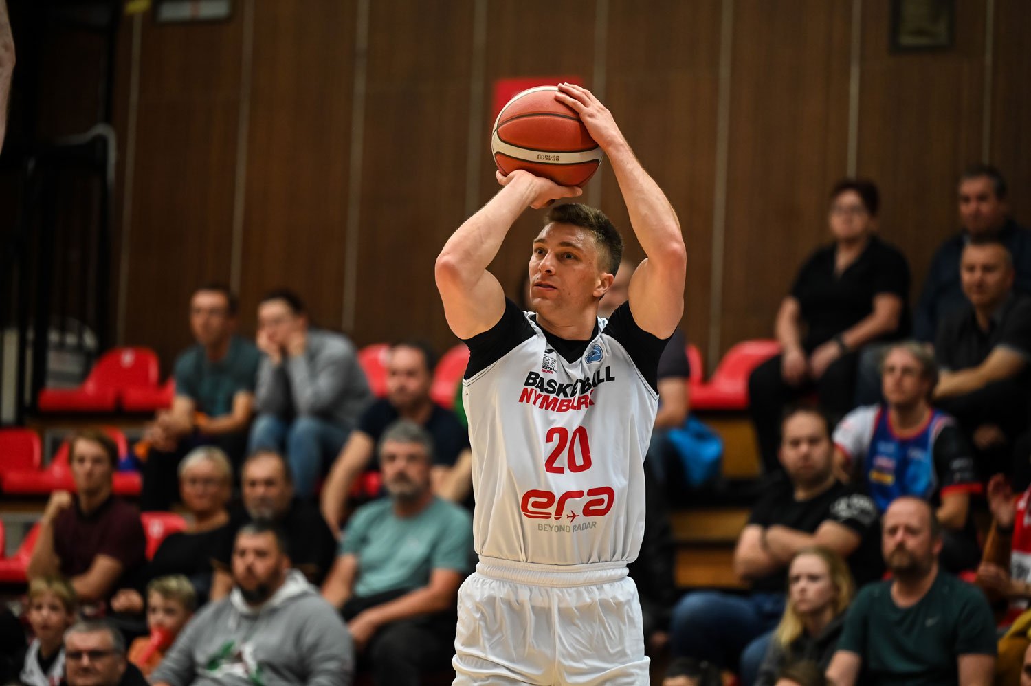 SVEJCAR MUSÍ NA OPERACI | ERA Basketball Nymburk